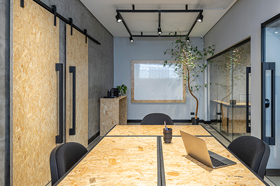 Comment utiliser l'OSB ? Tout savoir sur les panneaux et plaques OSB
