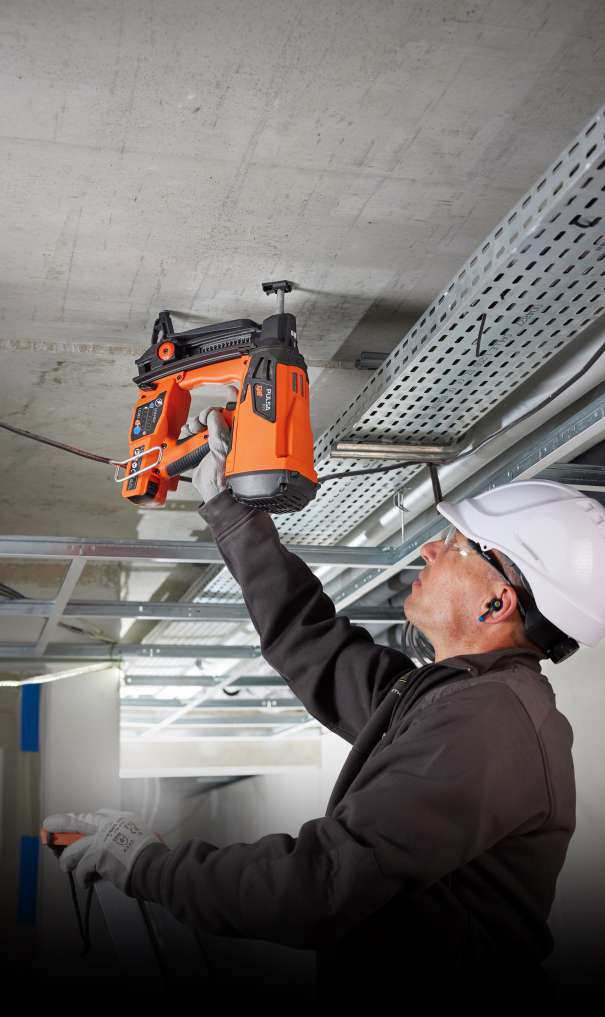 Opération clouage Spit Paslode